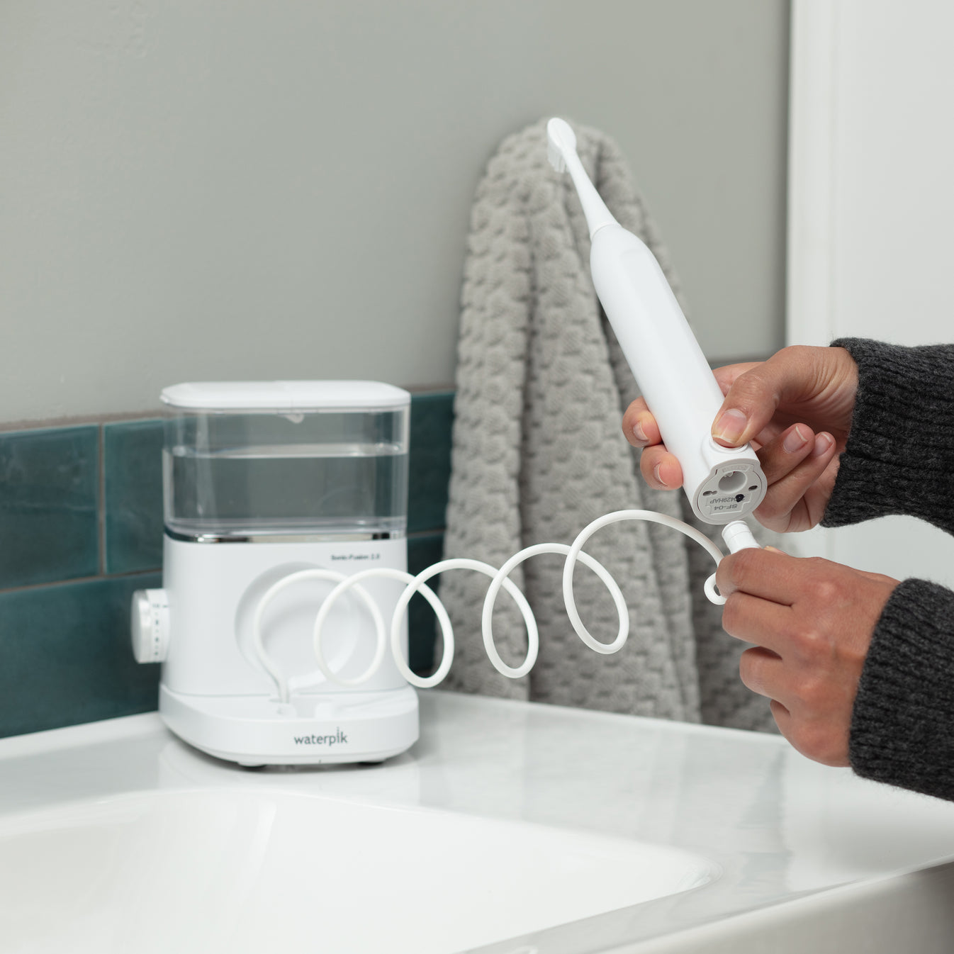 Waterpik™ Sonic-Fusion™ 2.0 Professional Flossing Toothbrush